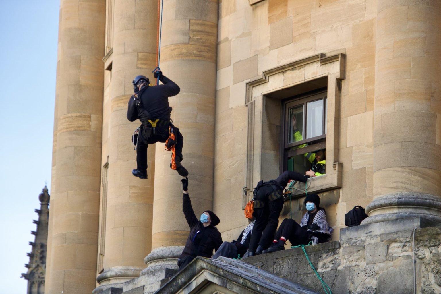 Abseiling police arrest Radcliffe Camera protesters - Cherwell