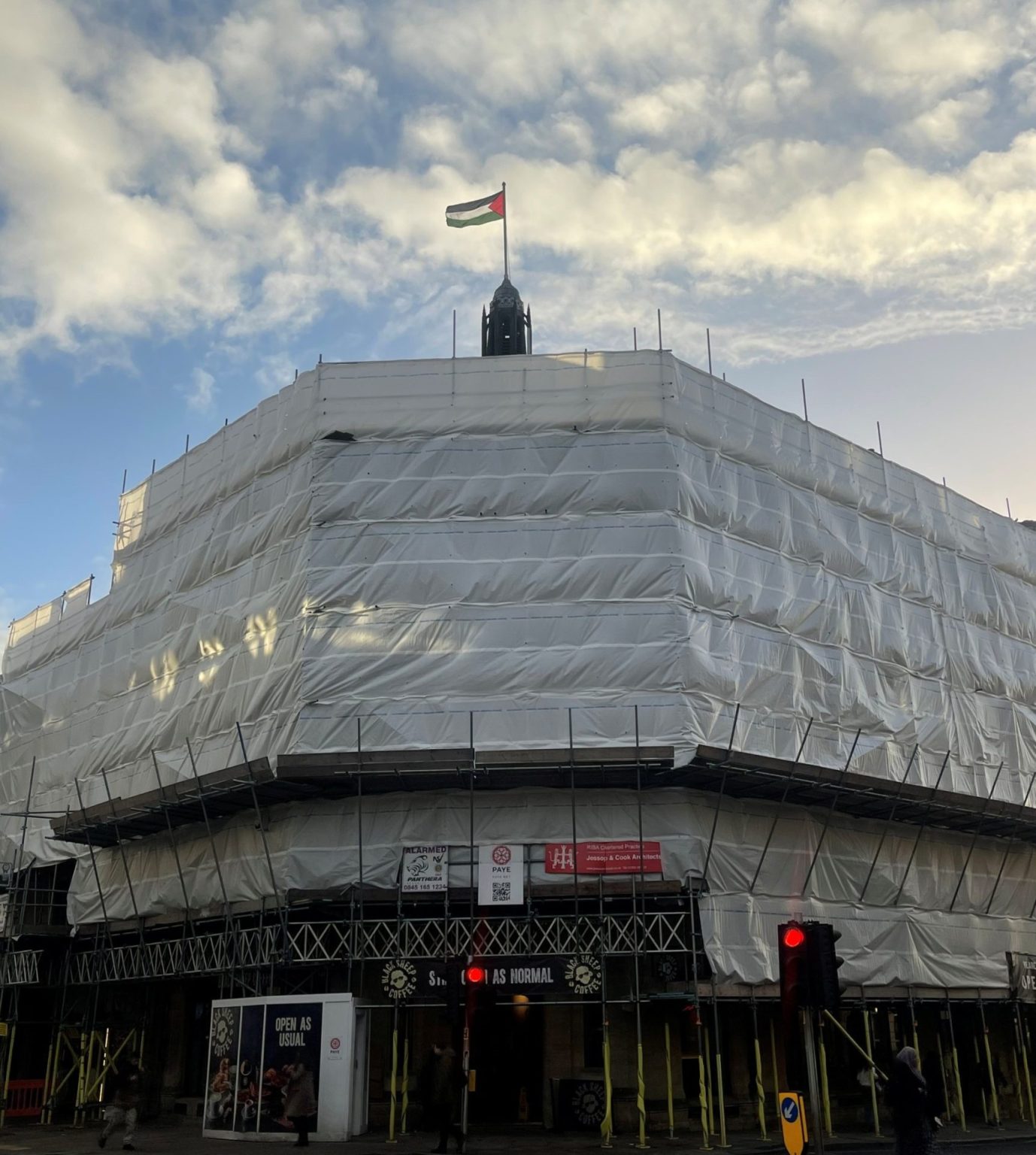 Oxford Town Hall flies Palestine flag for Ramallah Mayor visit - Cherwell